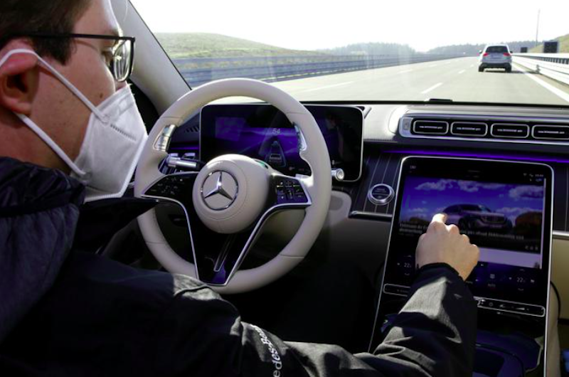 News: Mercedes bets on evolution as Tesla touts revolution in automated ...