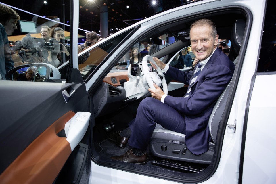 News: Volkswagen to discuss CEO contract extension today, say sources ...