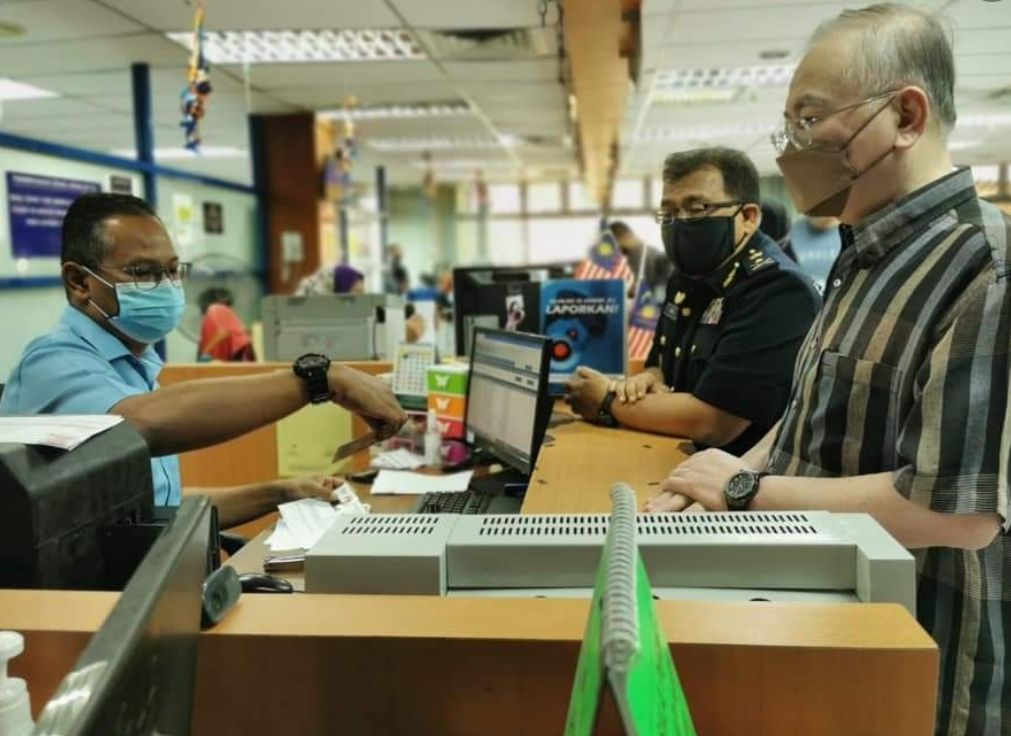 News: Wee acts to cut long queues at Johor JPJ after spot check | CarSifu