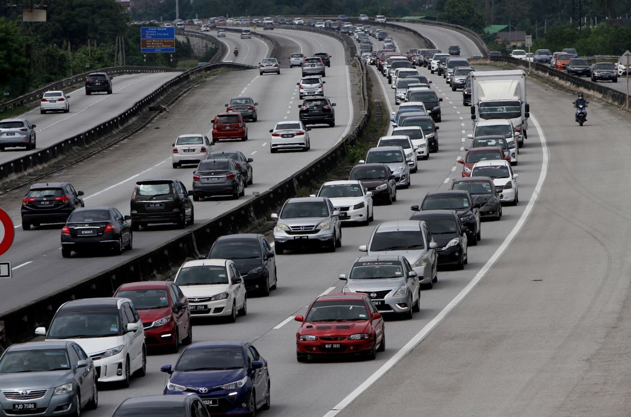 News: Slow moving traffic on several highways, says PLUS | CarSifu