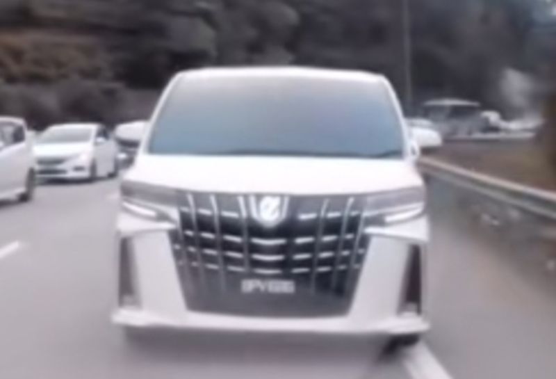 News: Cops hunt MPV driver for driving dangerously on Karak Highway ...