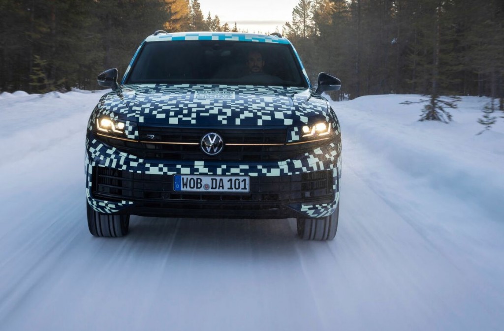 Facelifted VW Touareg undergoes final tests in Arctic Circle | CarSifu