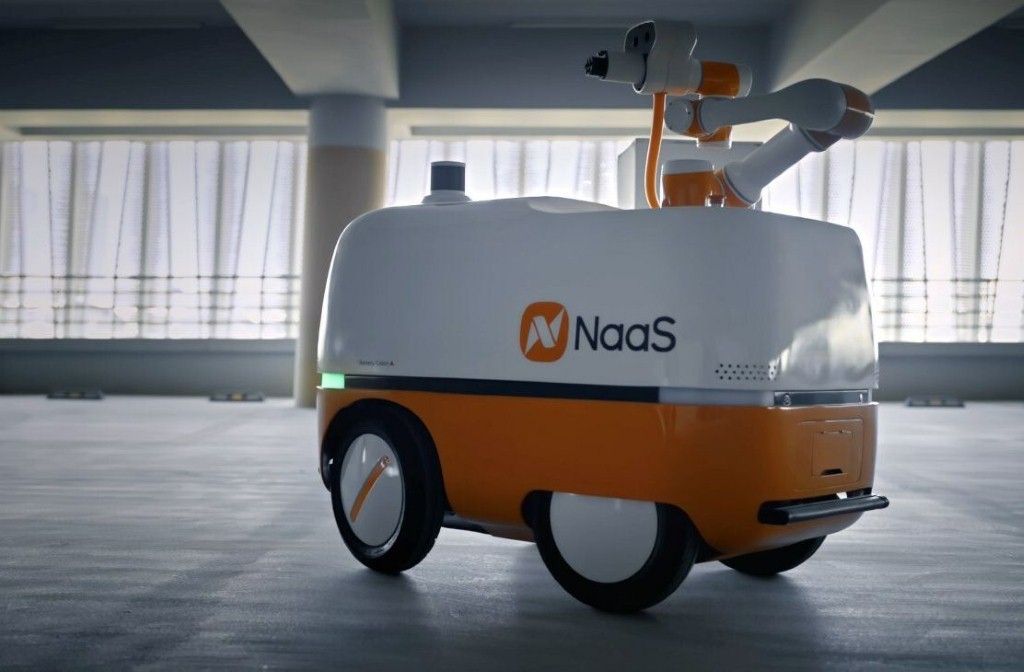 News: NaaS unveils first automatic charging robot | CarSifu