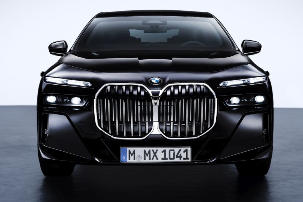 BMW unveils first armoured electric car for climate-conscious VIPs ...