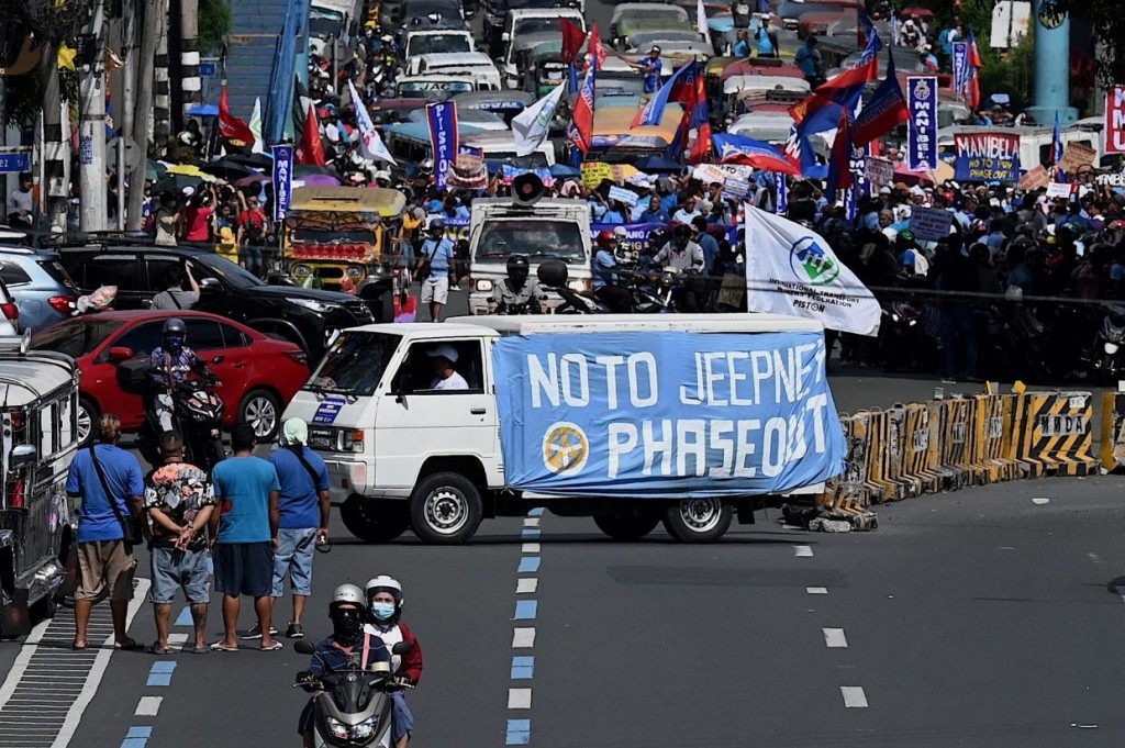 Philippine jeepney drivers protest phase-out plan | CarSifu