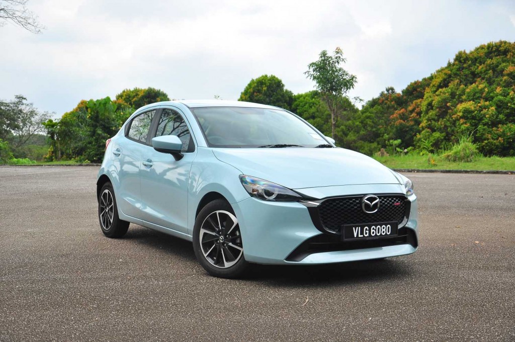 Mazda2: Compact urban runner | CarSifu