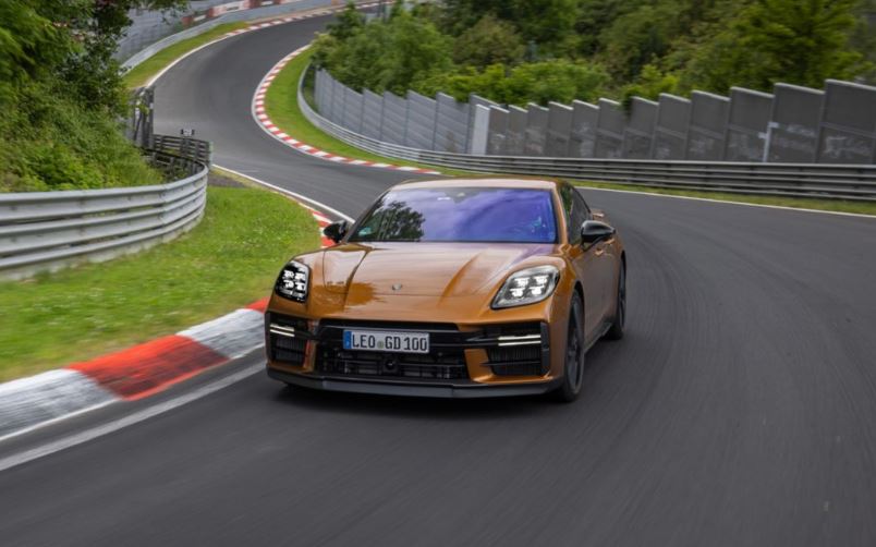 News: New Porsche Panamera sets record time at Nürburgring | CarSifu